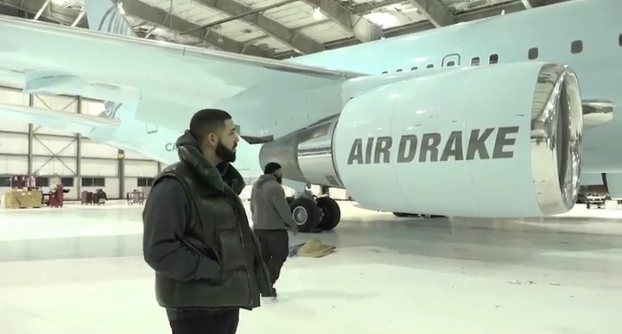Rapper Drake compra avião de US$ 100 milhões - Educadora FM - 90.9 ...