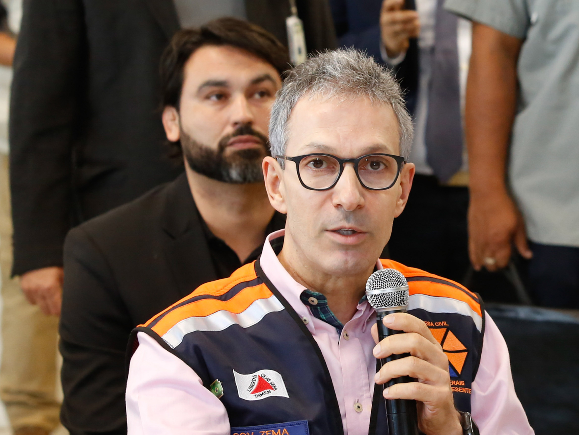 Zema anuncia que 13º dos servidores de Minas será pago em 11 vezes ...
