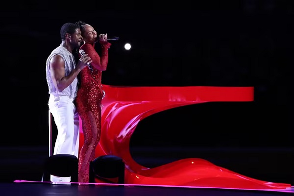 Usher entrega hits e celebra 30 anos de carreira com Show no Super Bowl ...