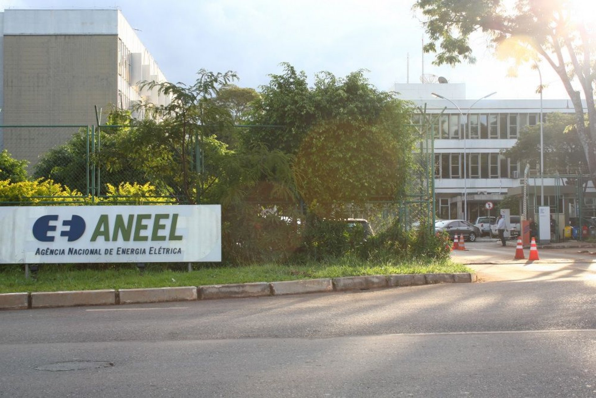 Aneel vai revisar cálculos e preço de energia pode subir - Educadora FM ...